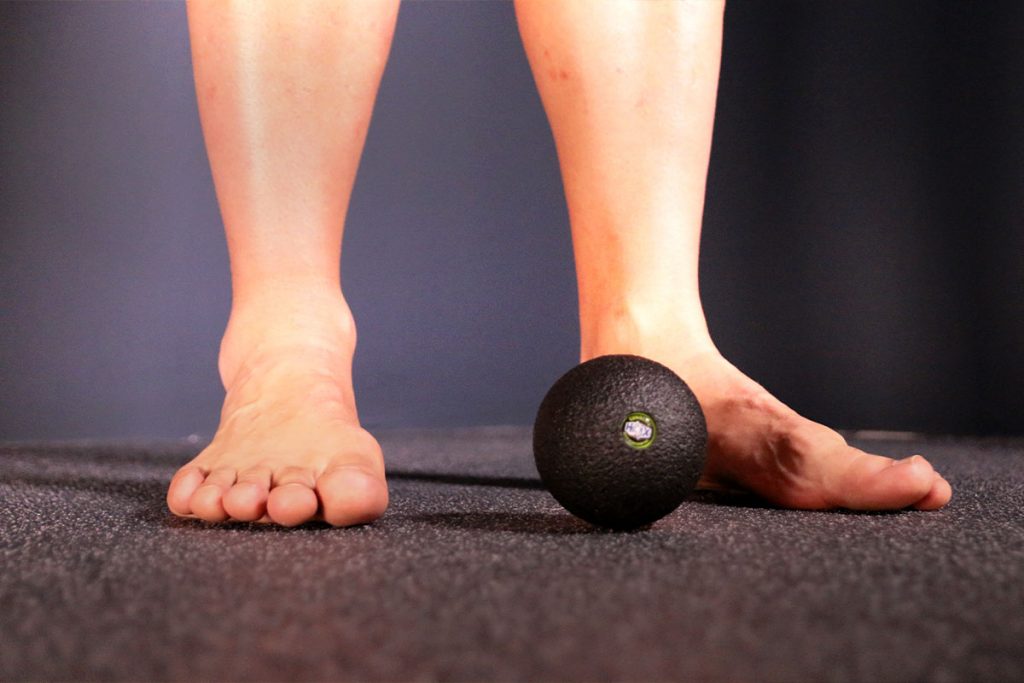 Release tension with a fascia ball - HEROES WORLD